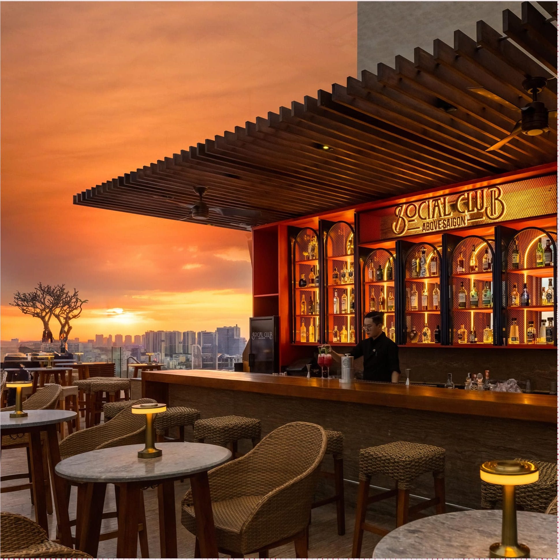 Những Bar Rooftop Chill Nhất Dành Cho Nhóm Bạn Tại TP.HCM - Vibes Saigon